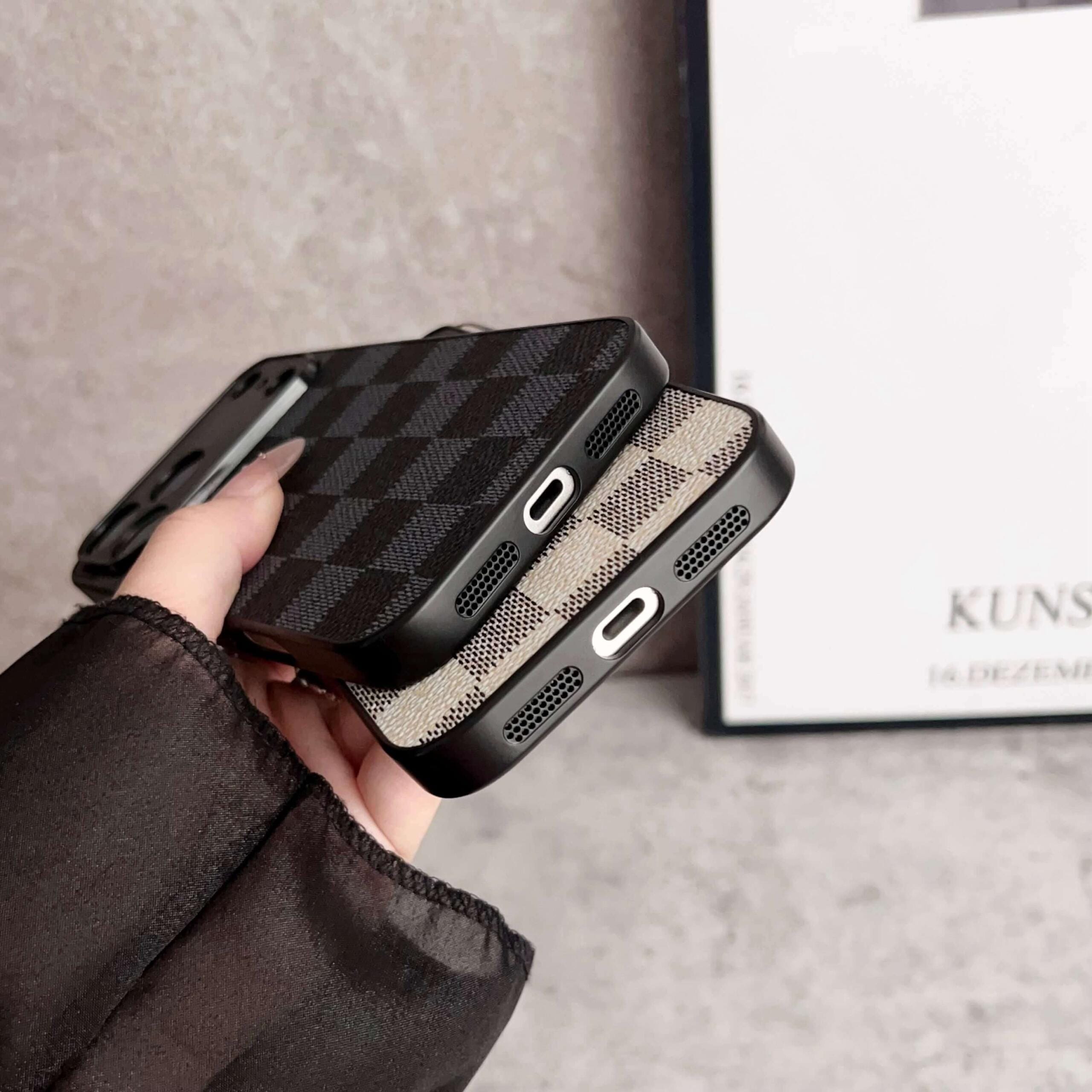 [iPhone 17 Series]Louis Vuitton Slim Phone Case w/ Camera Cover